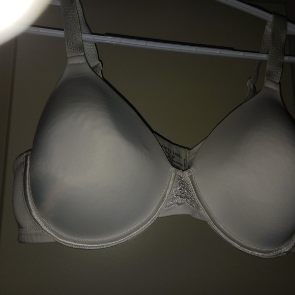 Vanity Fair | Intimates & Sleepwear | Vanity Fair Cream Bra | Poshmark